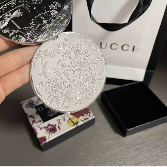 Gucci | Accessories | New Authentic Gucci Flora Silver Compact Mirror ...